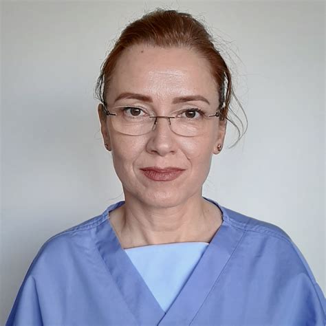 Dr. Elizabeth Munteanu